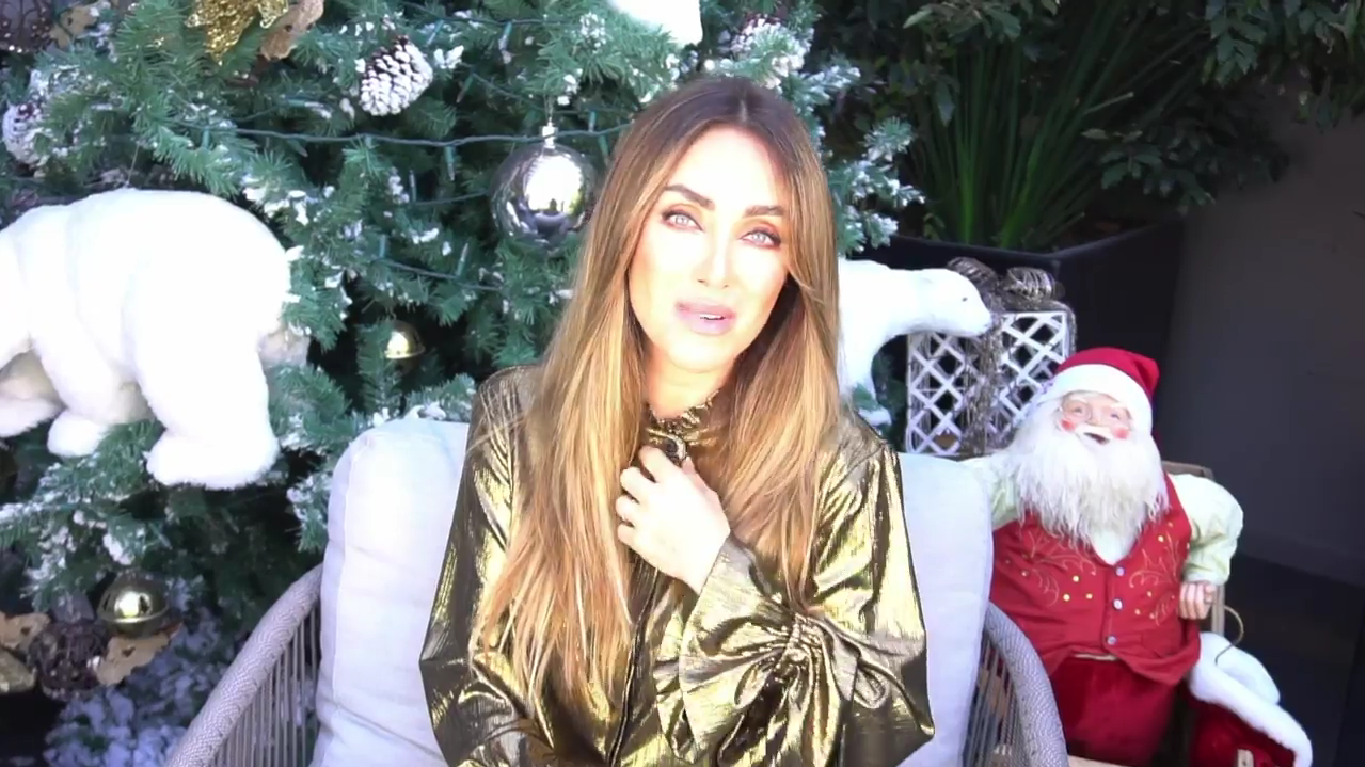 Anahí de RBD sorprende a sus fans por Navidad — Revista Review