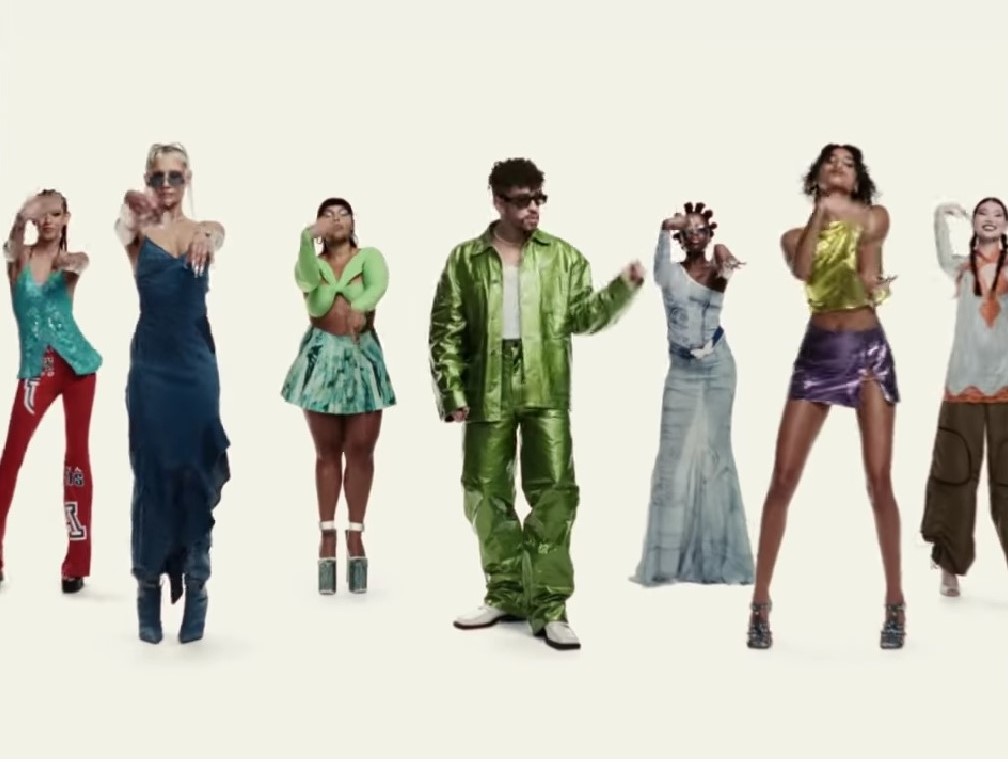 Bad Bunny y su nuevo video bailando y cantando "La Macarena" — Revista ...
