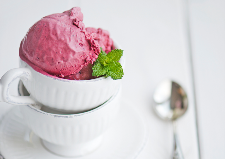 Receta Review: Refréscate con un cremoso helado casero de frutos rojos ...