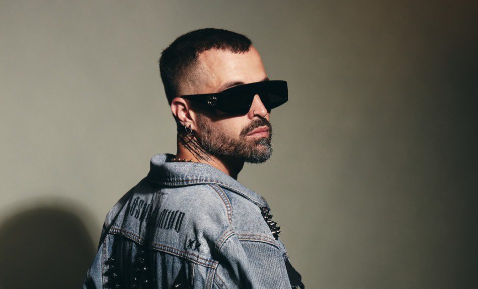 Mike Bahía lanzó su nuevo álbum "Contigo" — Revista Review