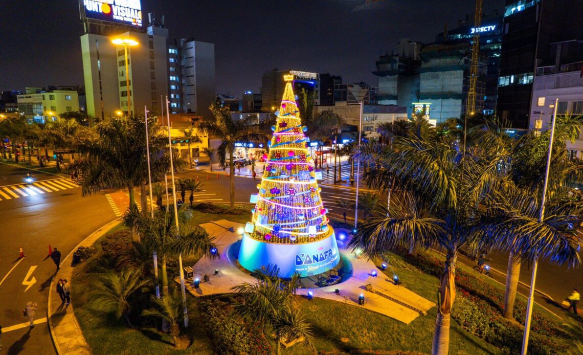 Se encendió uno de los árboles de Navidad más emotivos y tradicionales ...