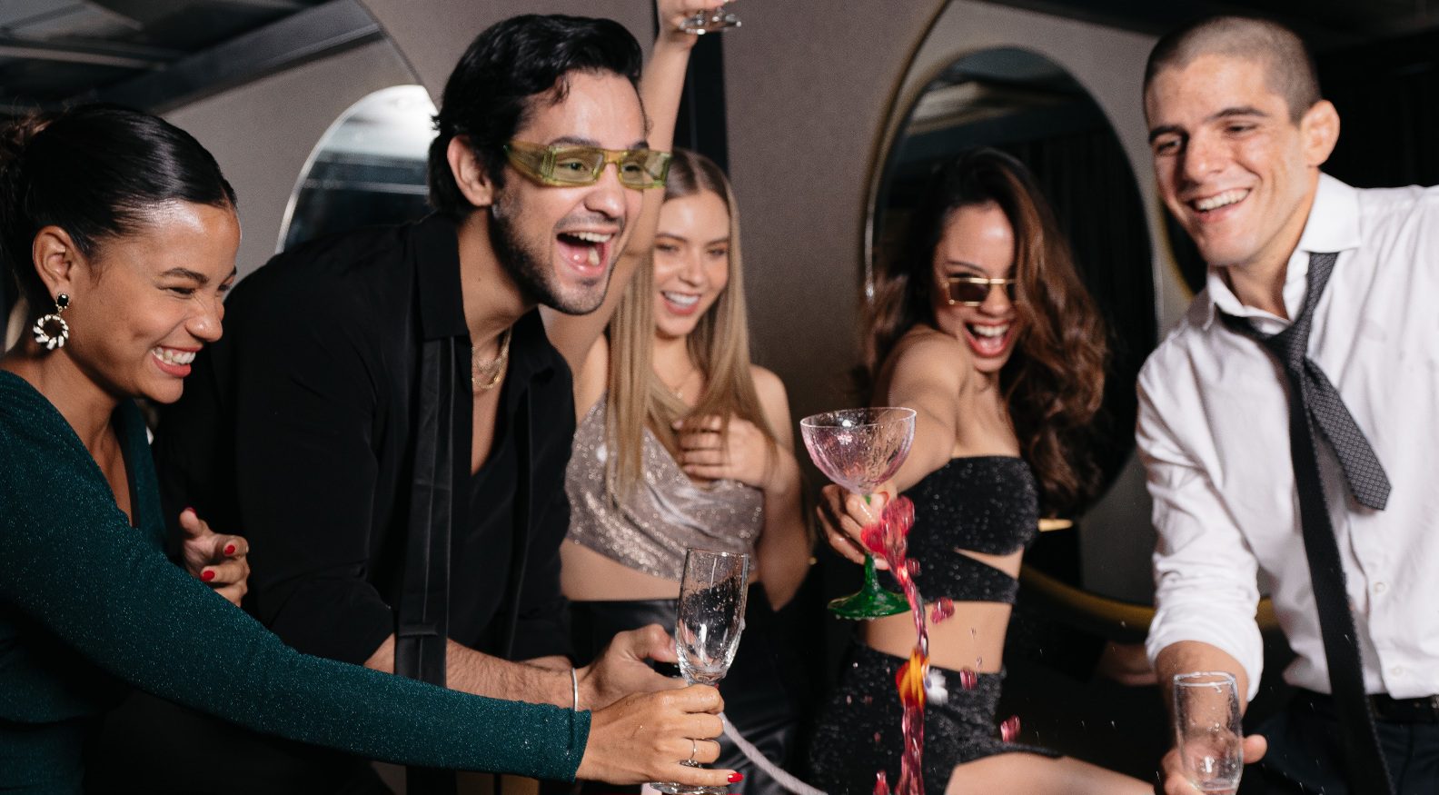 Año Nuevo: Celebra con BTH en el Silver Night Party — Revista Review