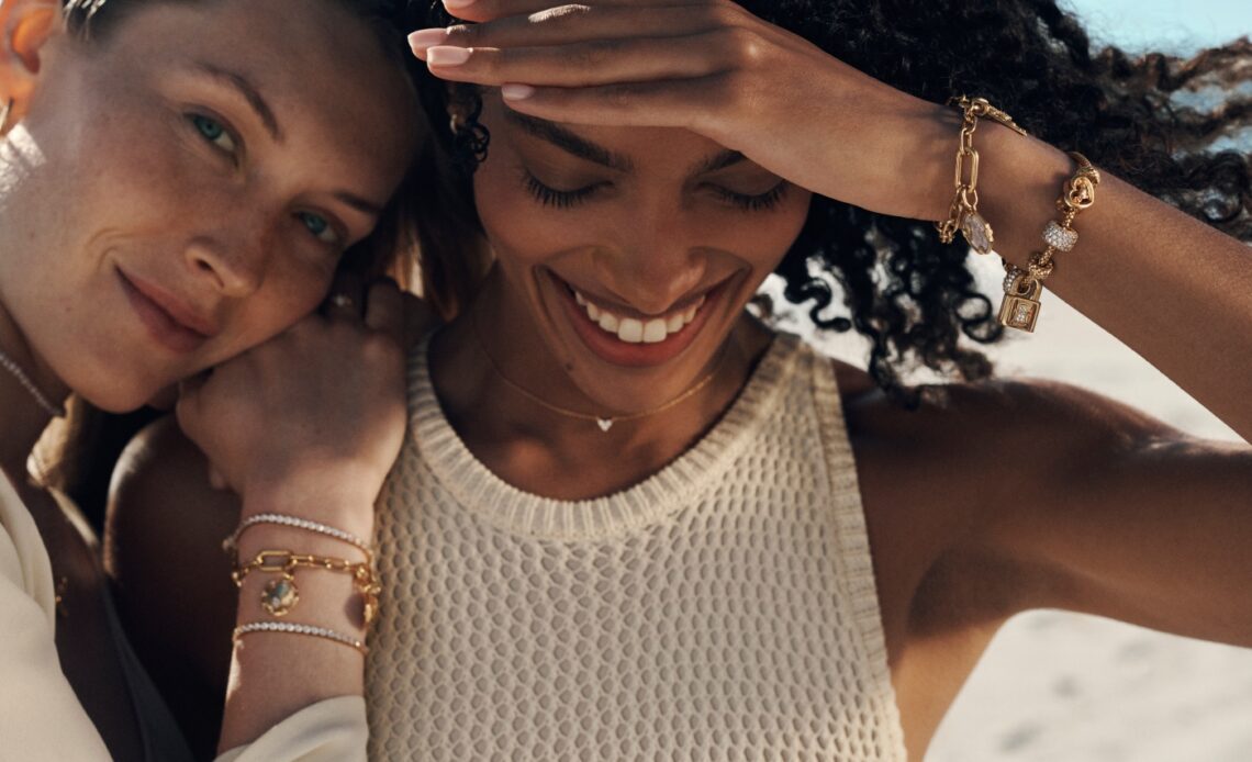 Pandora lanza su nueva colección Pandora Essence — Revista Review