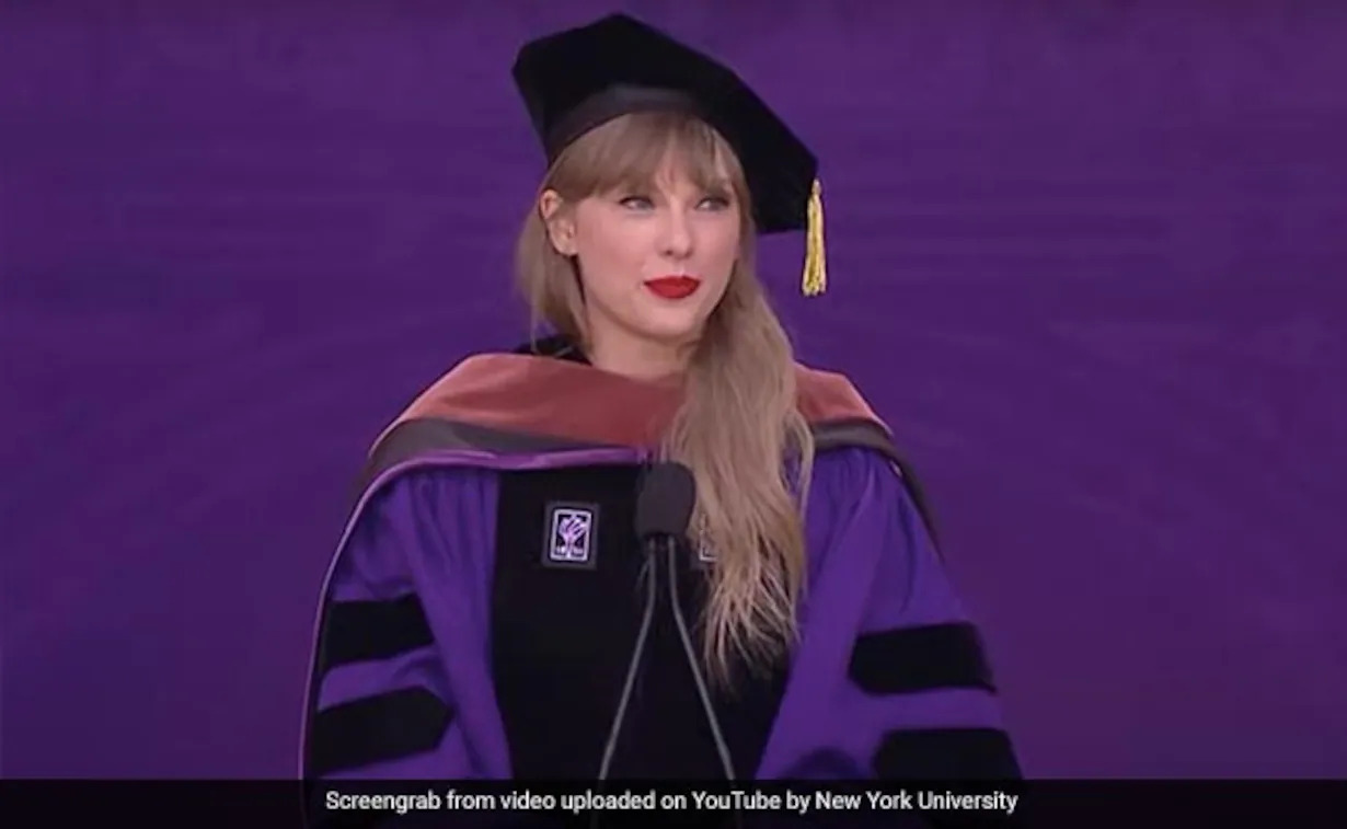 Taylor Swift recibe doctorado honoris causa en la Universidad de Nueva ...