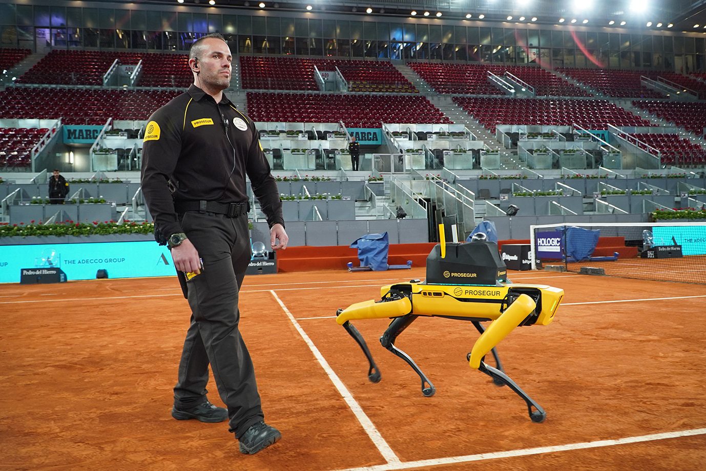 Prosegur incorpora perro robot de vigilancia inteligente en eventos ...