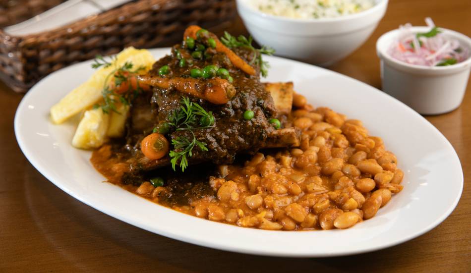 Receta: Aprende a preparar un seco de res con frijoles — Revista Review